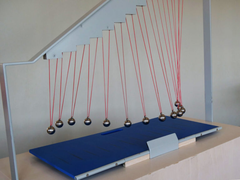 Vertiefungstext Schwingende Kugeln | Erlebnisland Mathematik